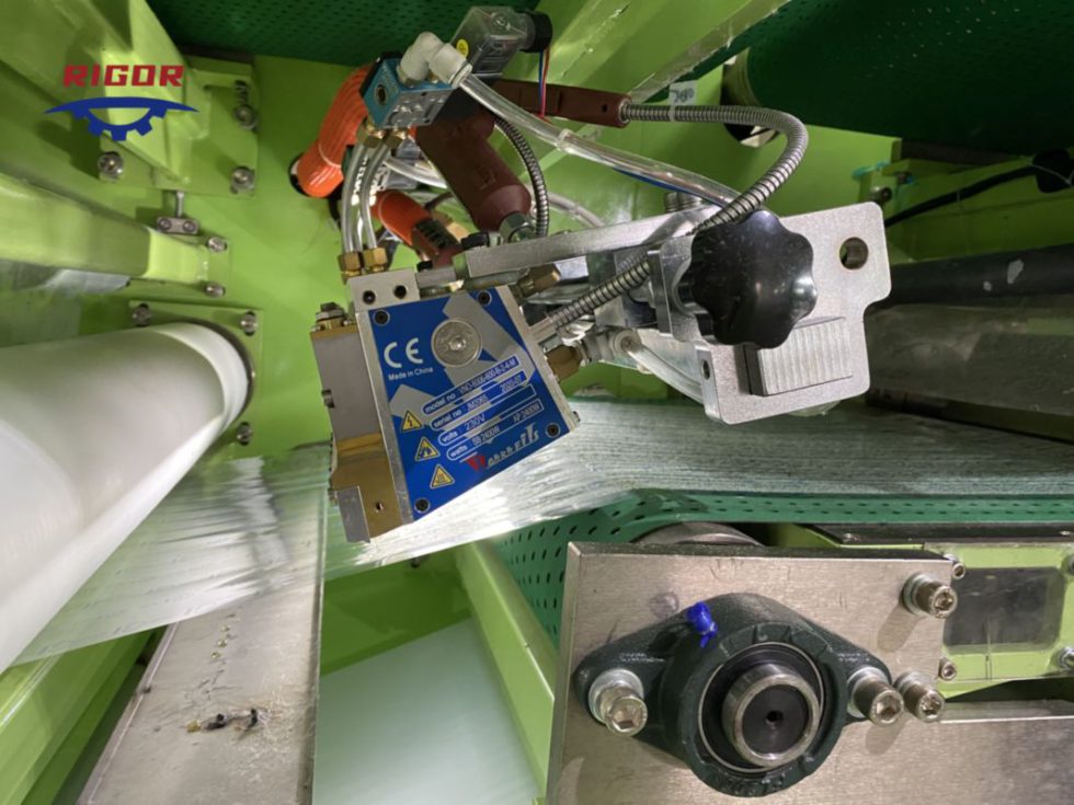 Full Servo Adult Diaper Making Machine - diapermachines.com