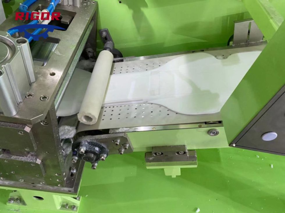 Full Servo Adult Diaper Making Machine - diapermachines.com